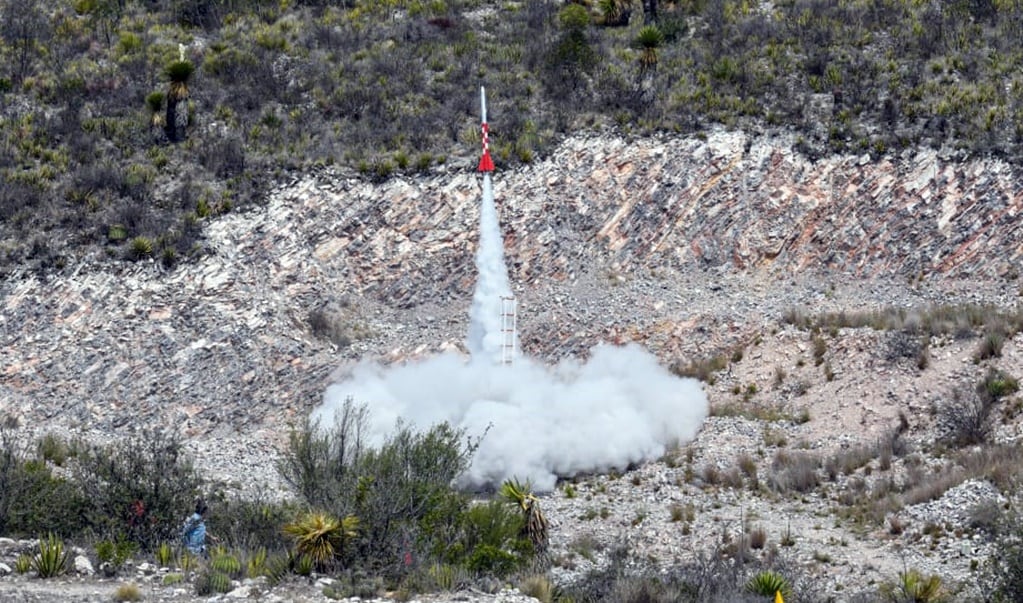 Realizan lanzamiento histórico de cohete aeroespacial hecho en SLP | El ...